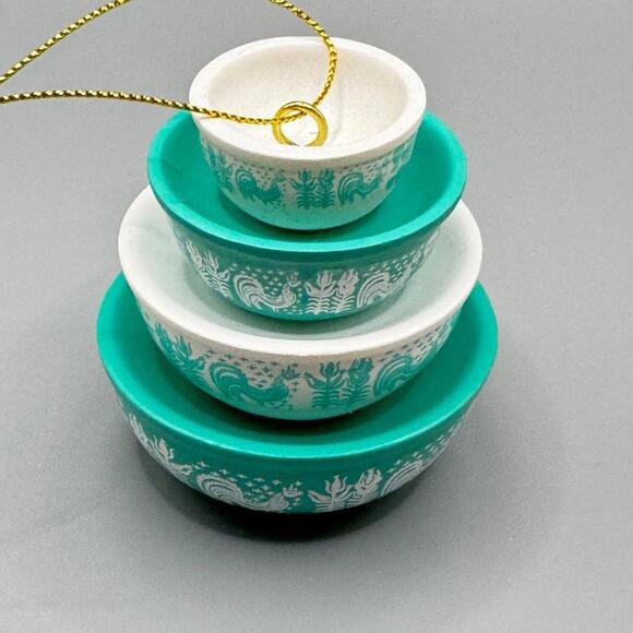Holiday | Mini Pyrex Inspired Stack Of Butterprint Retro Mixing Bowls ...